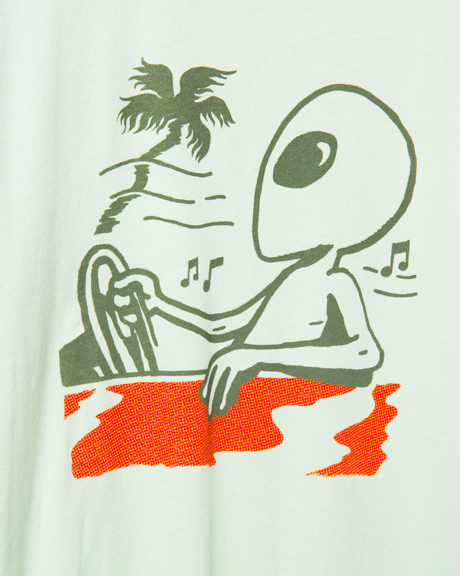 Alien Driving Vintage Tee – Junk Food Clothing